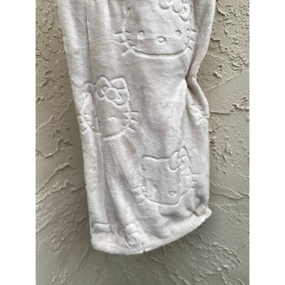Sanrio | Bedding | Hello Kitty Embossed Plush Throw Blanket 5x70 Soft ...
